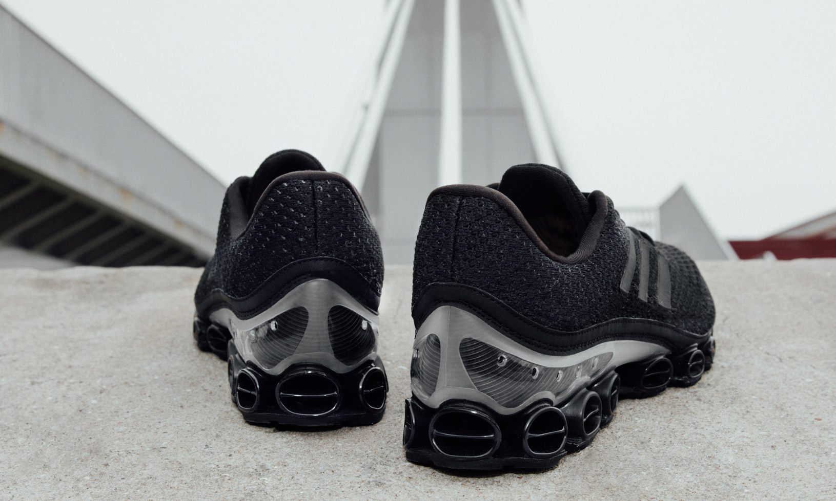 前卫复古在碰撞，adidas MicroBOUNCE 系列跑鞋焕新归来 – NOWRE现客