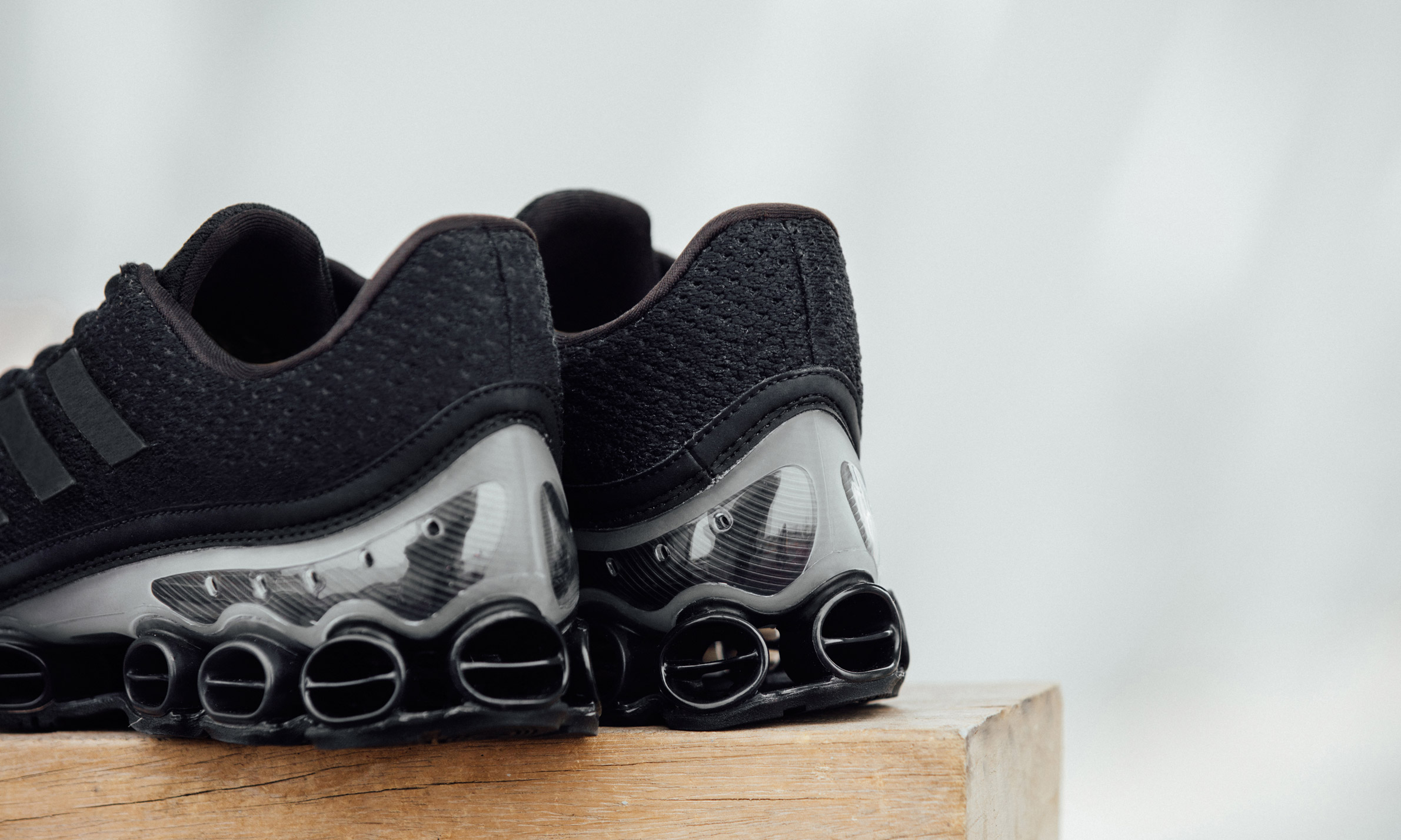 前卫复古在碰撞，adidas MicroBOUNCE 系列跑鞋焕新归来 – NOWRE现客