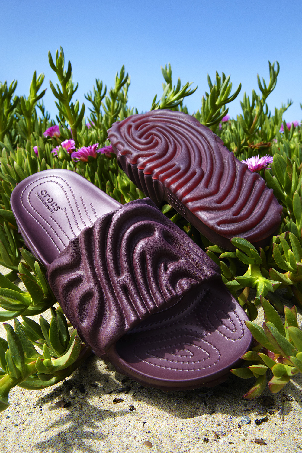 Crocs 携手 Salehe Bembury 推出 Pollex Slide 联名系列全新配色 – NOWRE现客