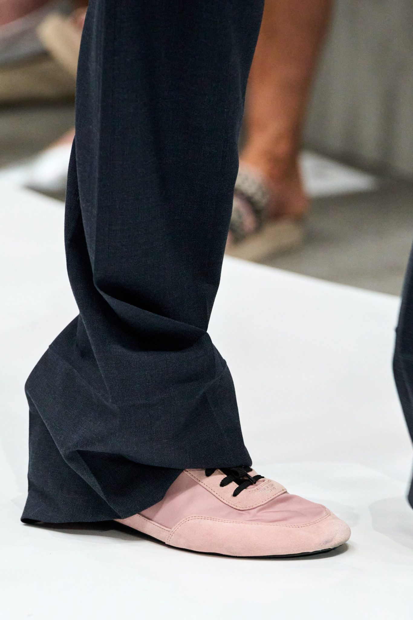 薄底鞋 x Balletcore 的「版本答案」是 PRADA Collapse？ – NOWRE现客