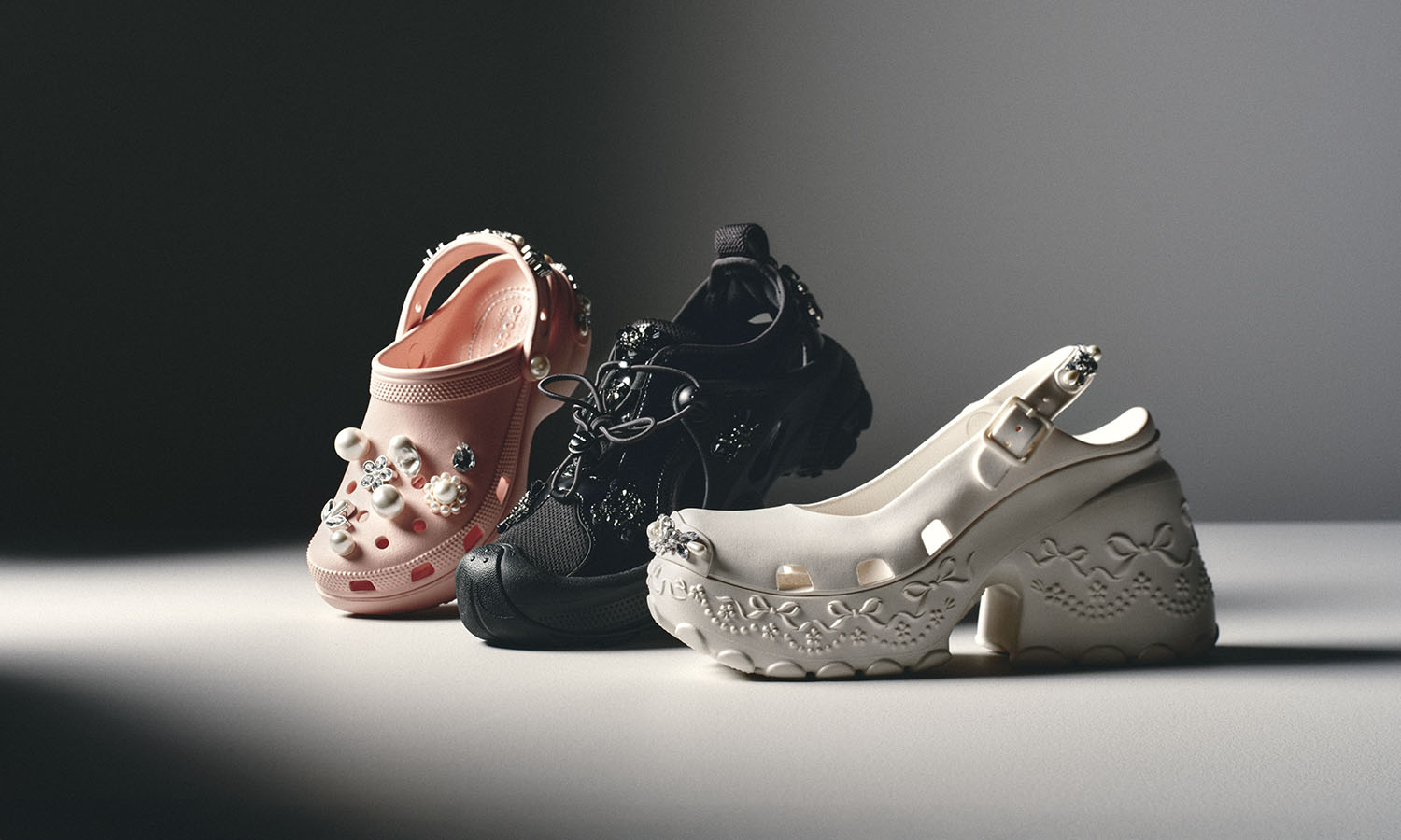 定义浪漫新形态，Crocs 再度联手 Simone Rocha 推出全新联名系列 – NOWRE现客