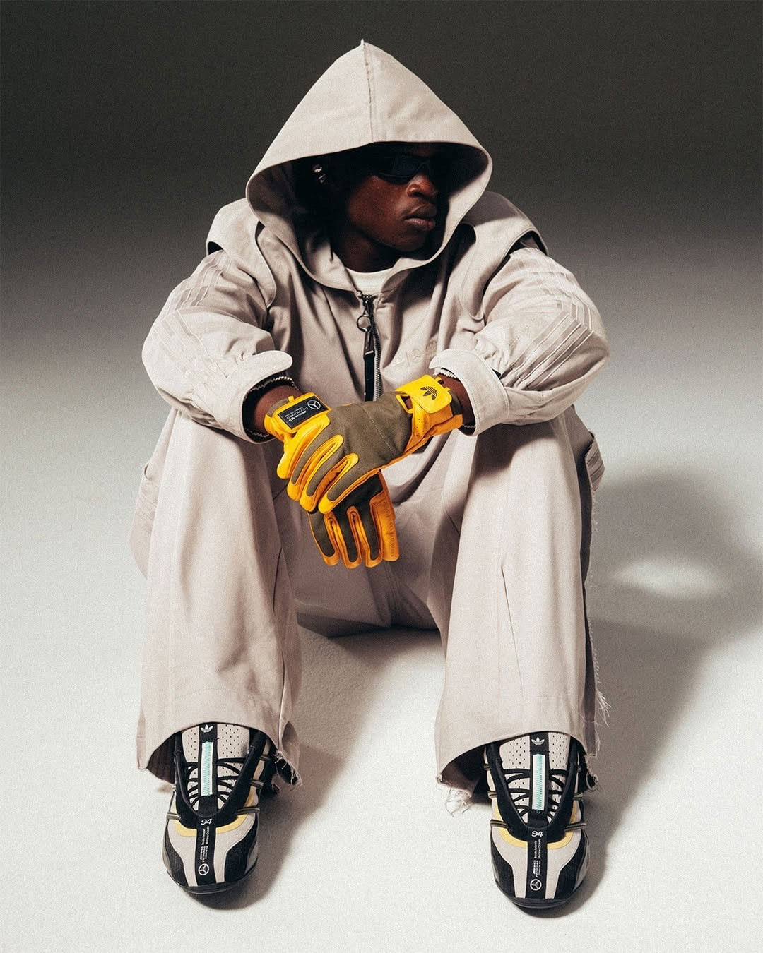 Bad Bunny 与 adidas 联手 Mercedes-AMG PETRONAS F1 车队推出联名系列 – NOWRE现客